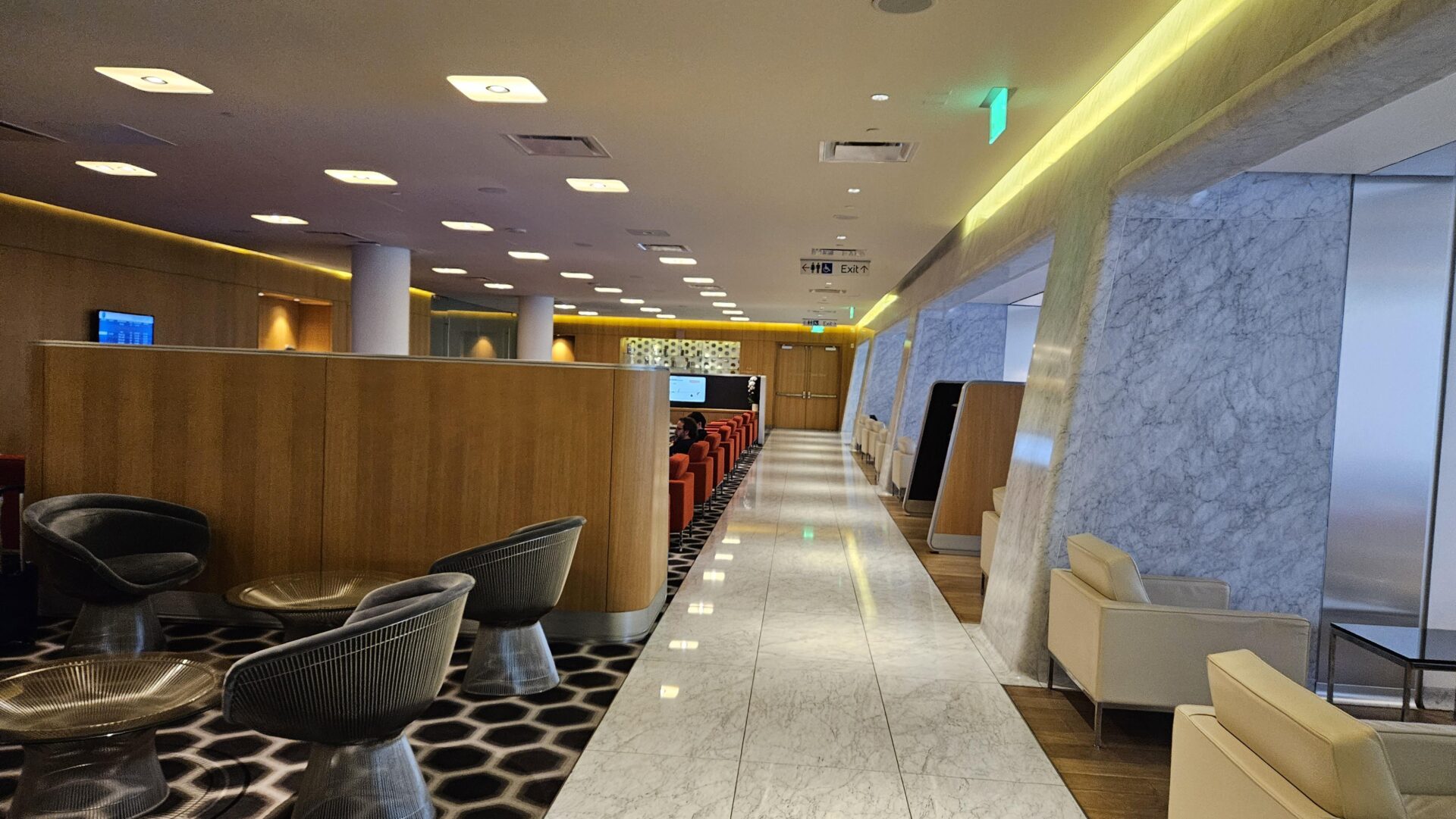 Experience the Excellence of Qantas First Class Lounge at LAX ...