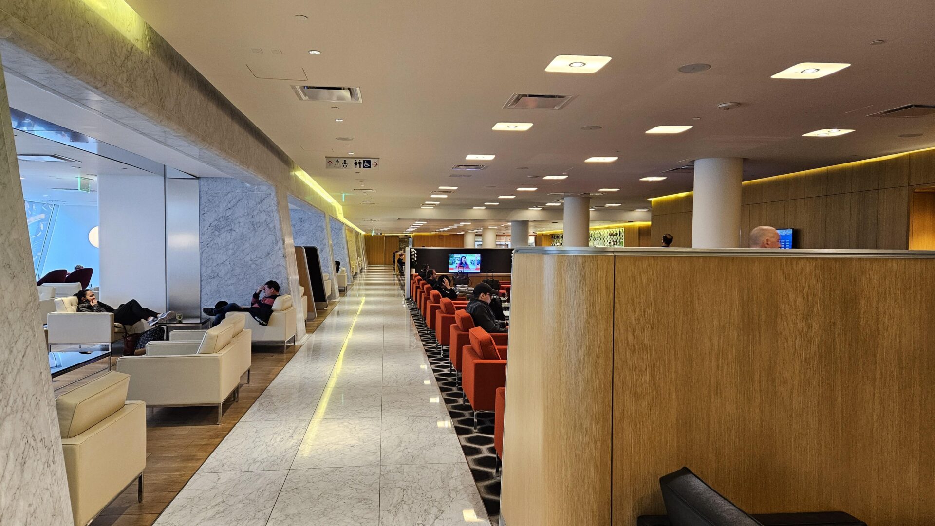 Experience the Excellence of Qantas First Class Lounge at LAX ...
